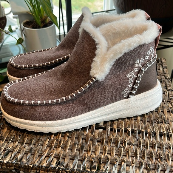 Hey Dude | Shoes | Hey Dude Womens Denny Wool Faux Shearling Boots Size ...